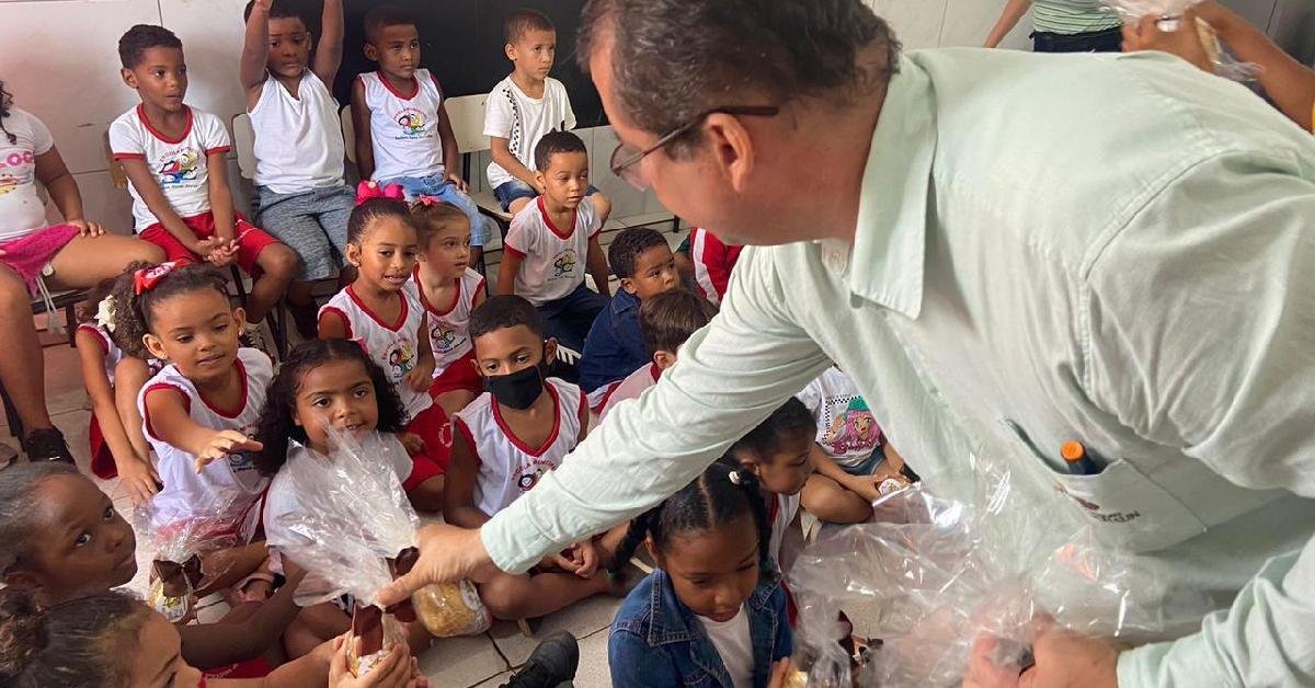 ESTUDANTES DO CEEP DO CHOCOLATE ENTREGAM OVOS DE PÁSCOA PARA CRIANÇAS ...