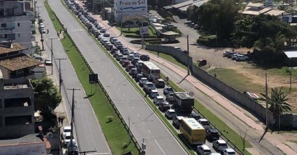MANIFESTAÇÃO NAS PROXIMIDADES DO OPABA OCASIONA ENGARRAFAMENTO GIGANTE ...